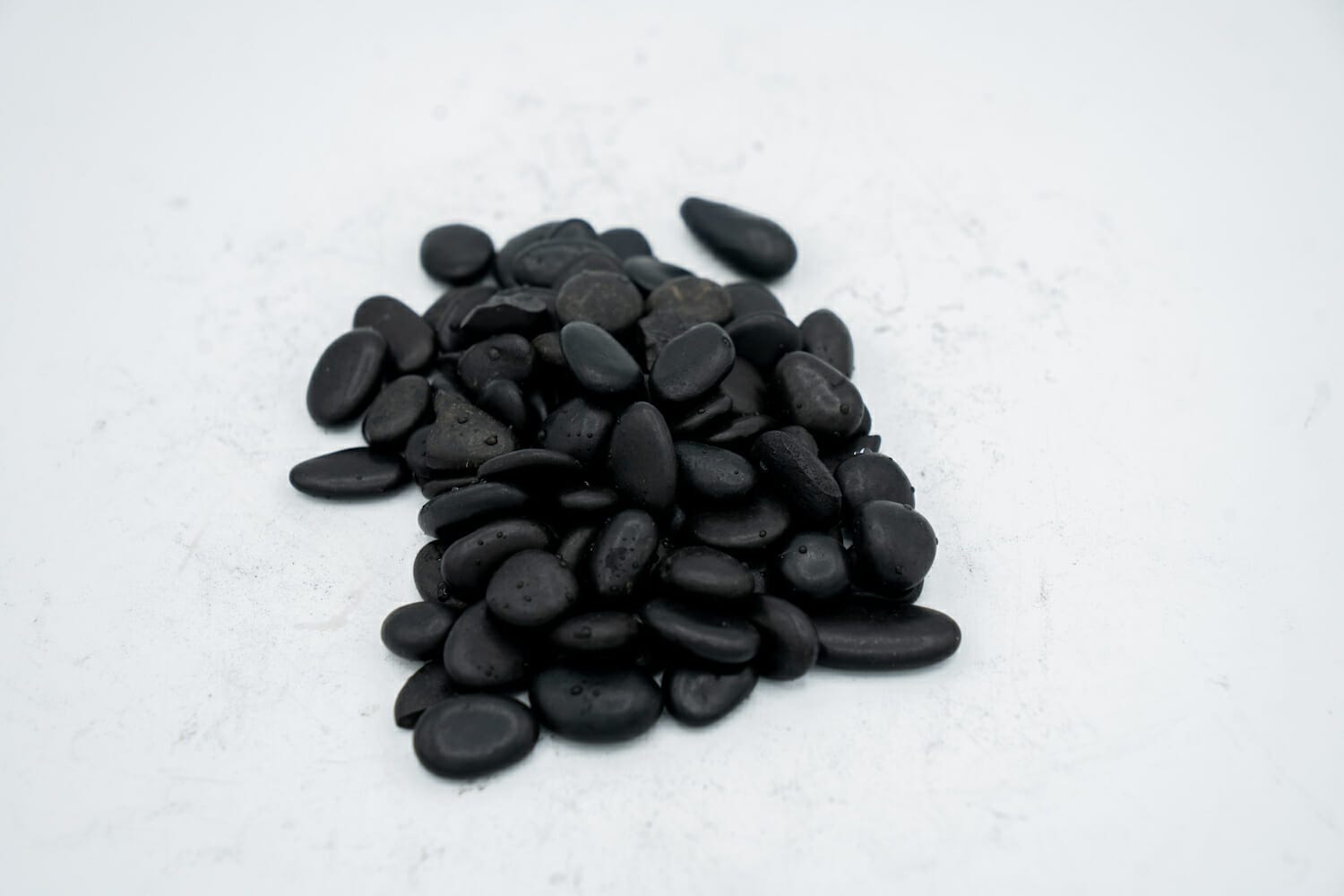 Black Polished Beach Pebbles .25-.5” - Tropical Garden Supply - Riz ...